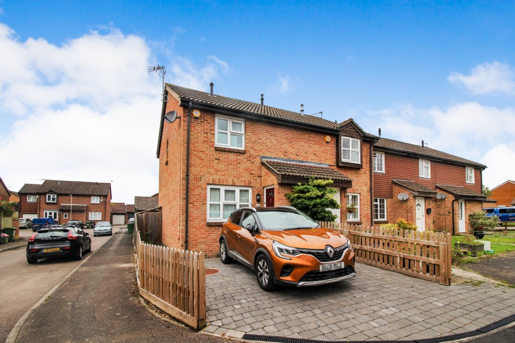 Calcot, Reading, Berkshire, 3 bedroom, End of Terrace House